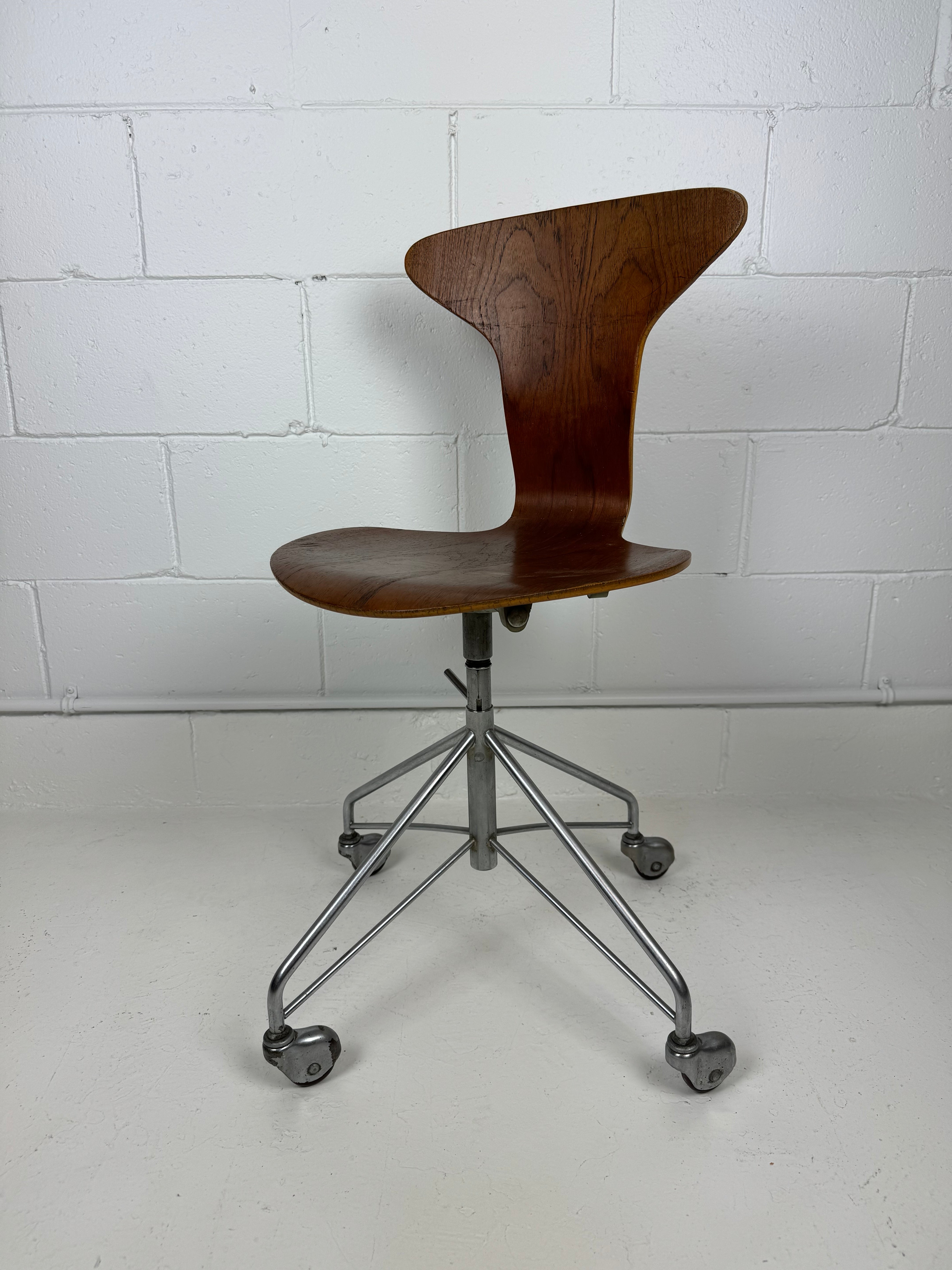 First Generation Arne Jacobsen Mosquito Task Chair for Fritz Hansen ...